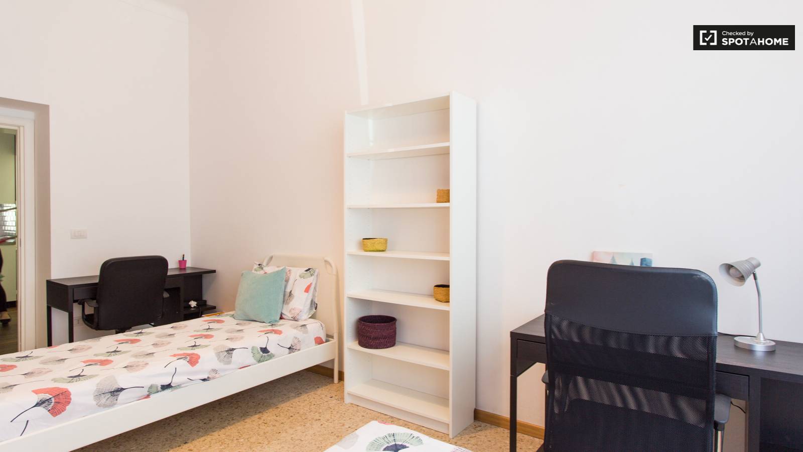 Double room with TV in apartment, Città Studi | Accommodation in Milan