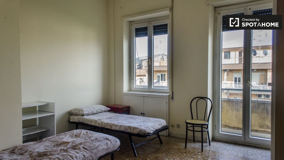 Bed in shared room in 3-bedroom apartment in Rome (ref: 609168) | Spotahome