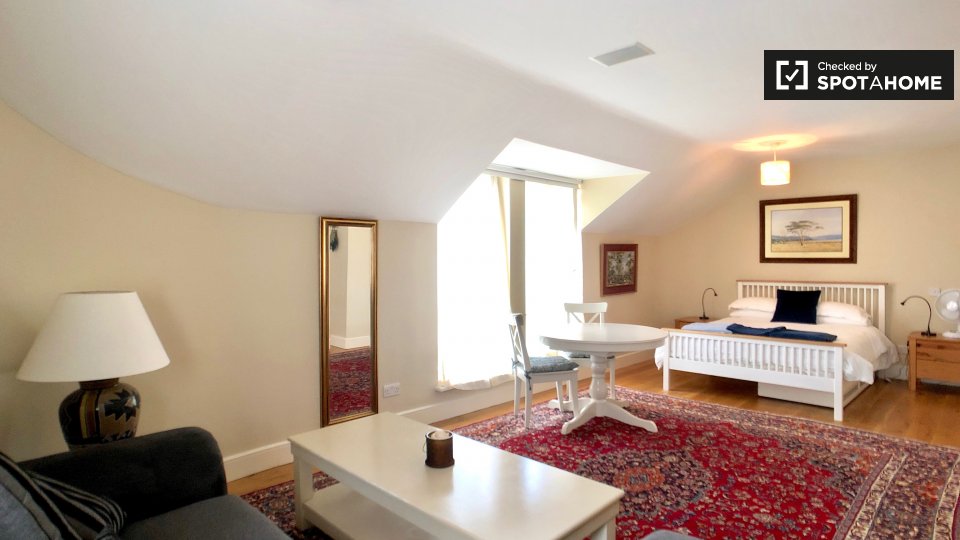 Chic studio apartment for rent in Killiney, Dublin (ref: 341459 ...